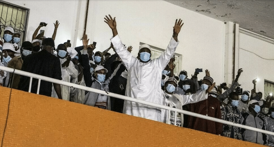 Présidentielle en Gambie : Adama Barrow réélu président - Africa Top ...