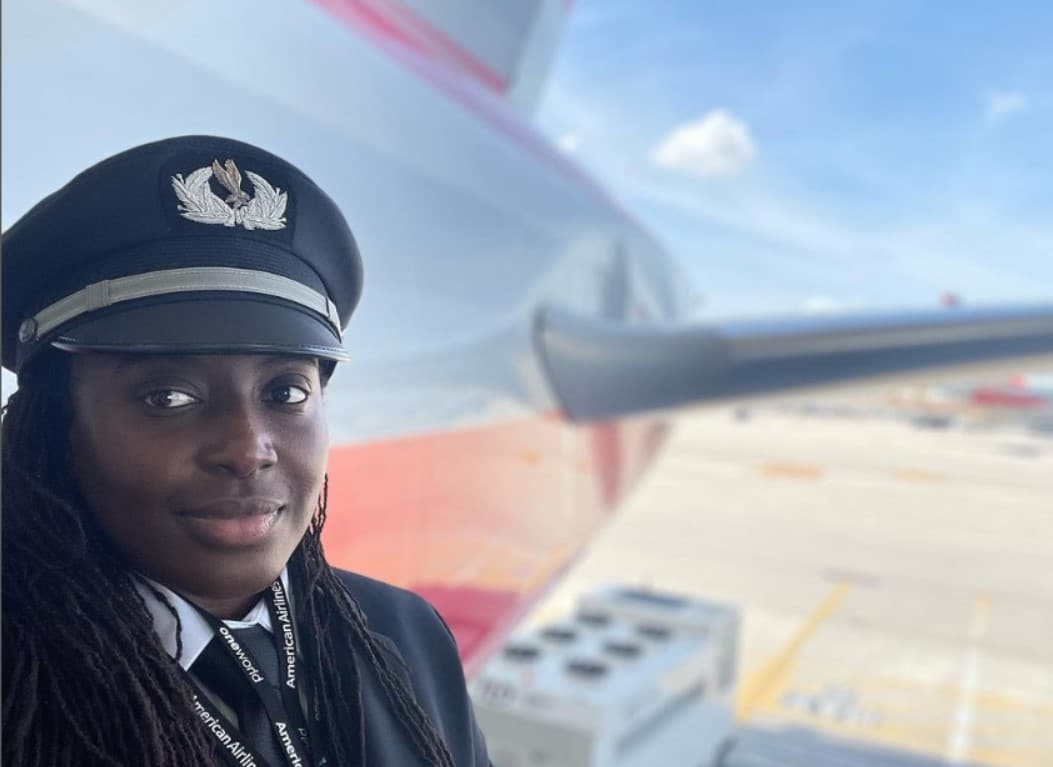 Tarah Ernest, une femme noire aux commandes d’un avion de ligne aux