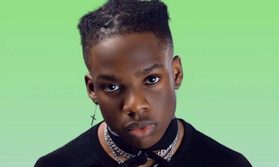 Rema : ce titre lui a ouvert les portes du "Guinness Book Records"