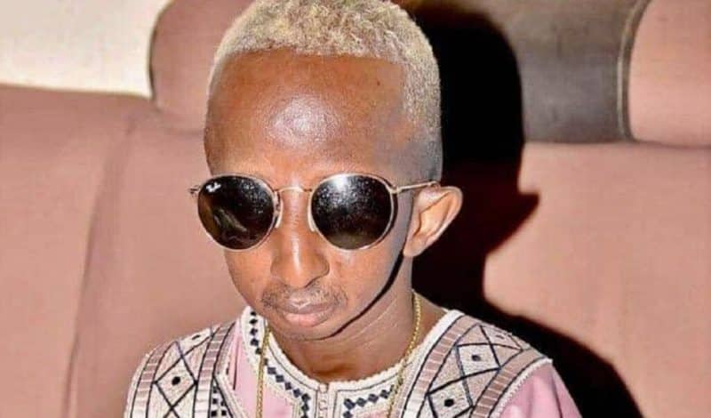 Le chanteur guinéen Grand P parle de son "retard de croissance"