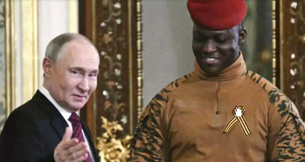 Le capitaine Traoré chez Poutine, le chef du Kremlin fait une belle ...